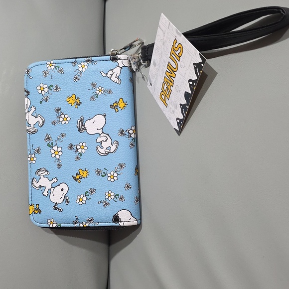 Peanuts | Bags | Peanuts Snoopy And Woodstock Blue Flowers Zip Around ...